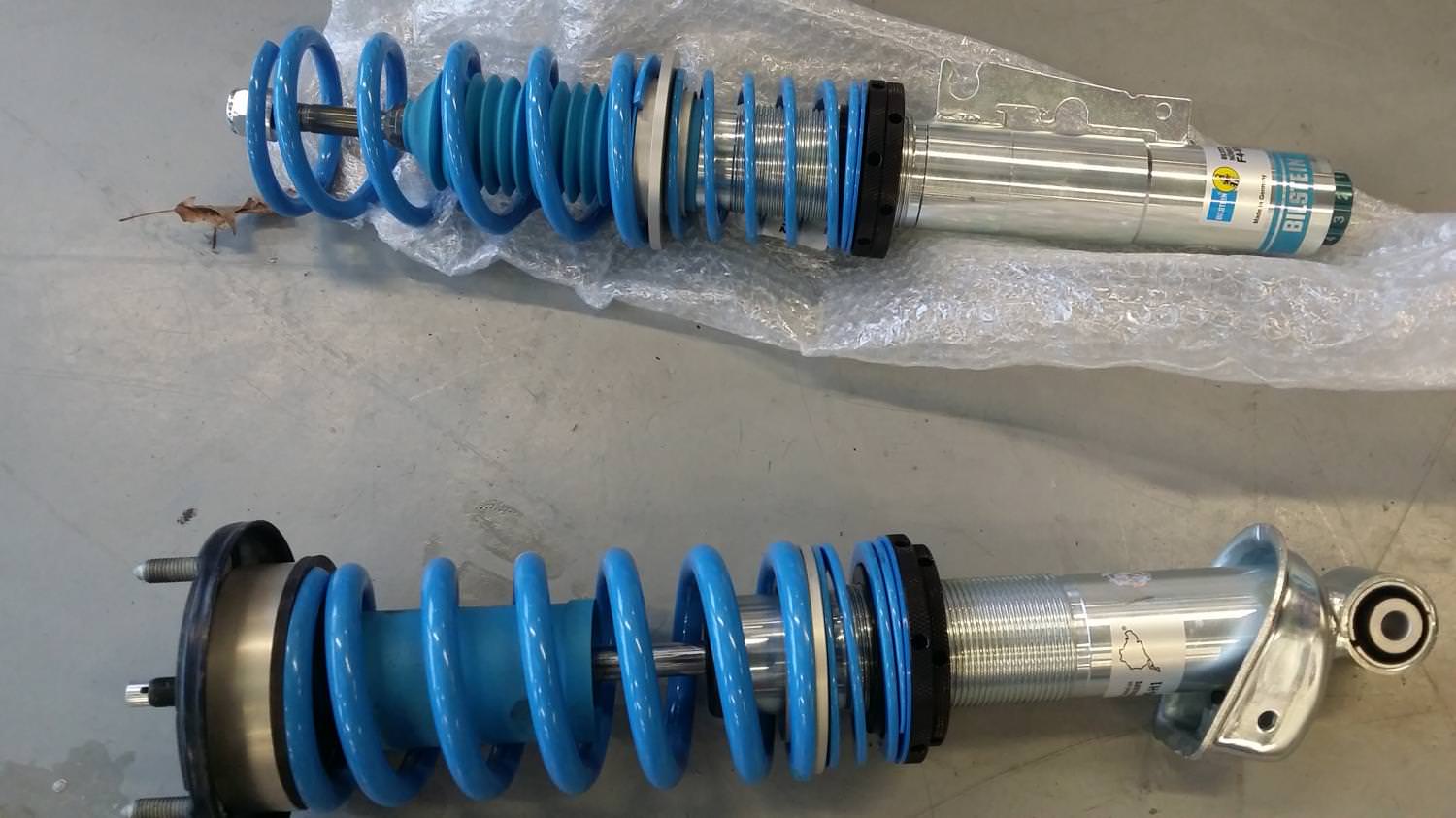 Porsche 996 coilovers pss10 install... - Solo Motorsports